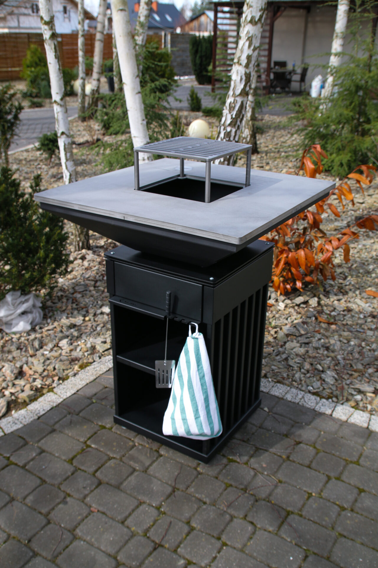 Der Kratki Quadrum BBQ Vertikal • bei MCS Design ️